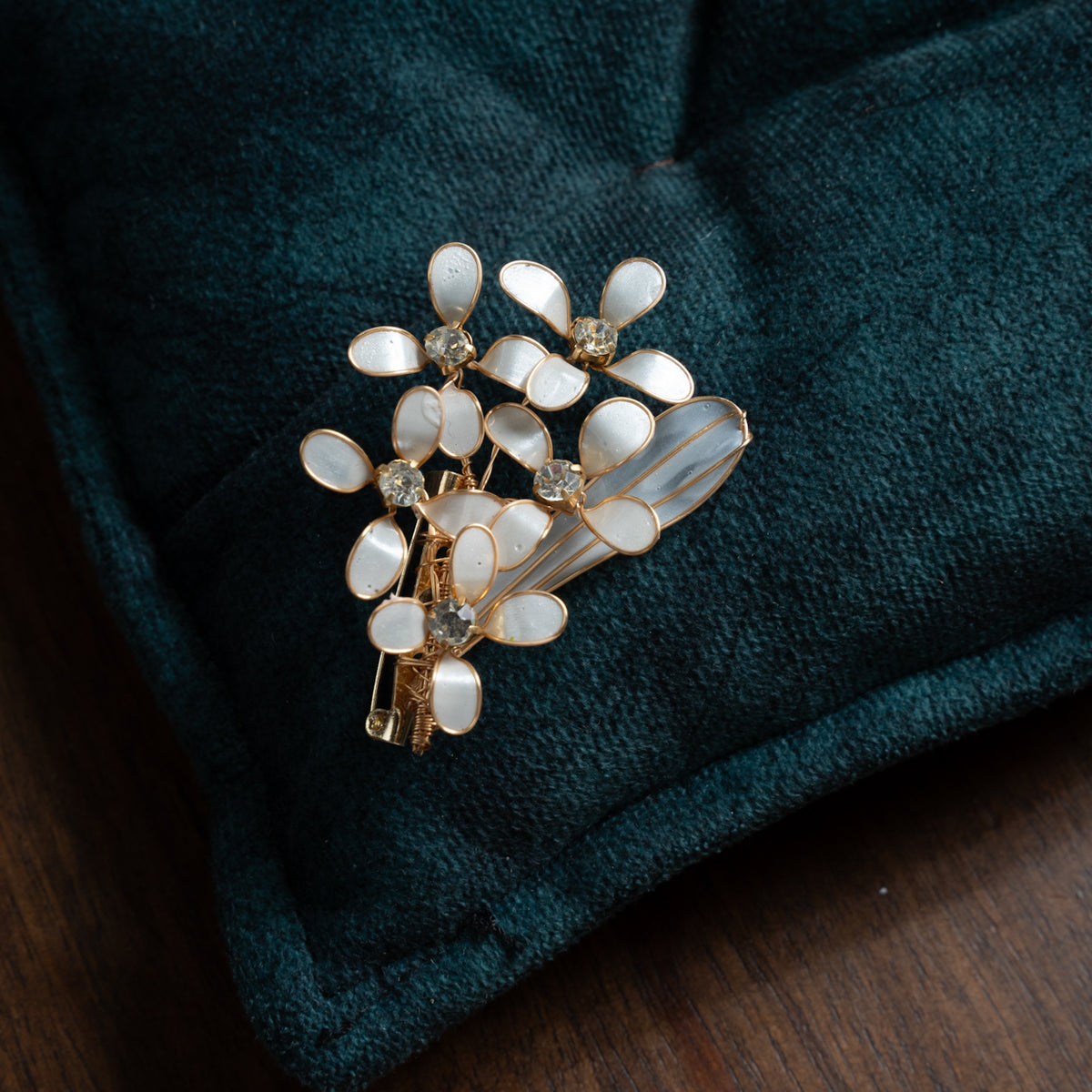 Emile Lapel Pin – Floristaa